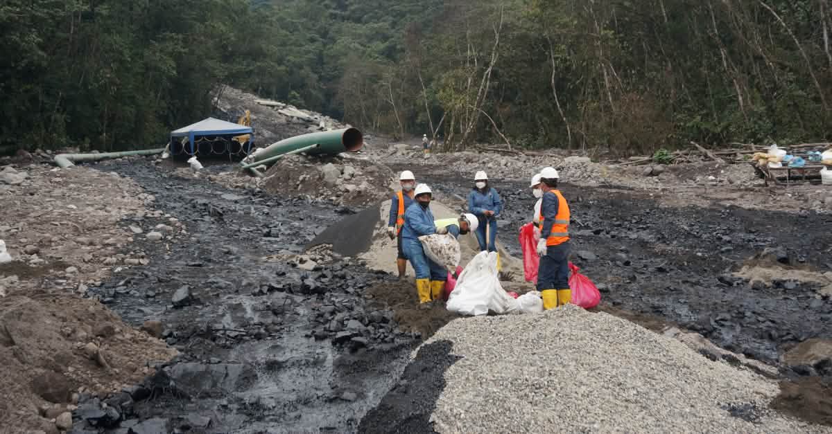 Ecuador: Pipeline rupture causes oil spill in rainforest - Rainforest ...